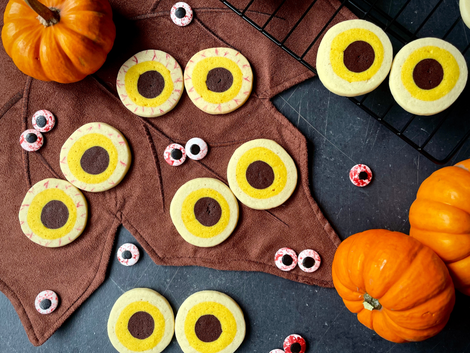 Vegan Eyeball Cookies - The Quaint Kitchen
